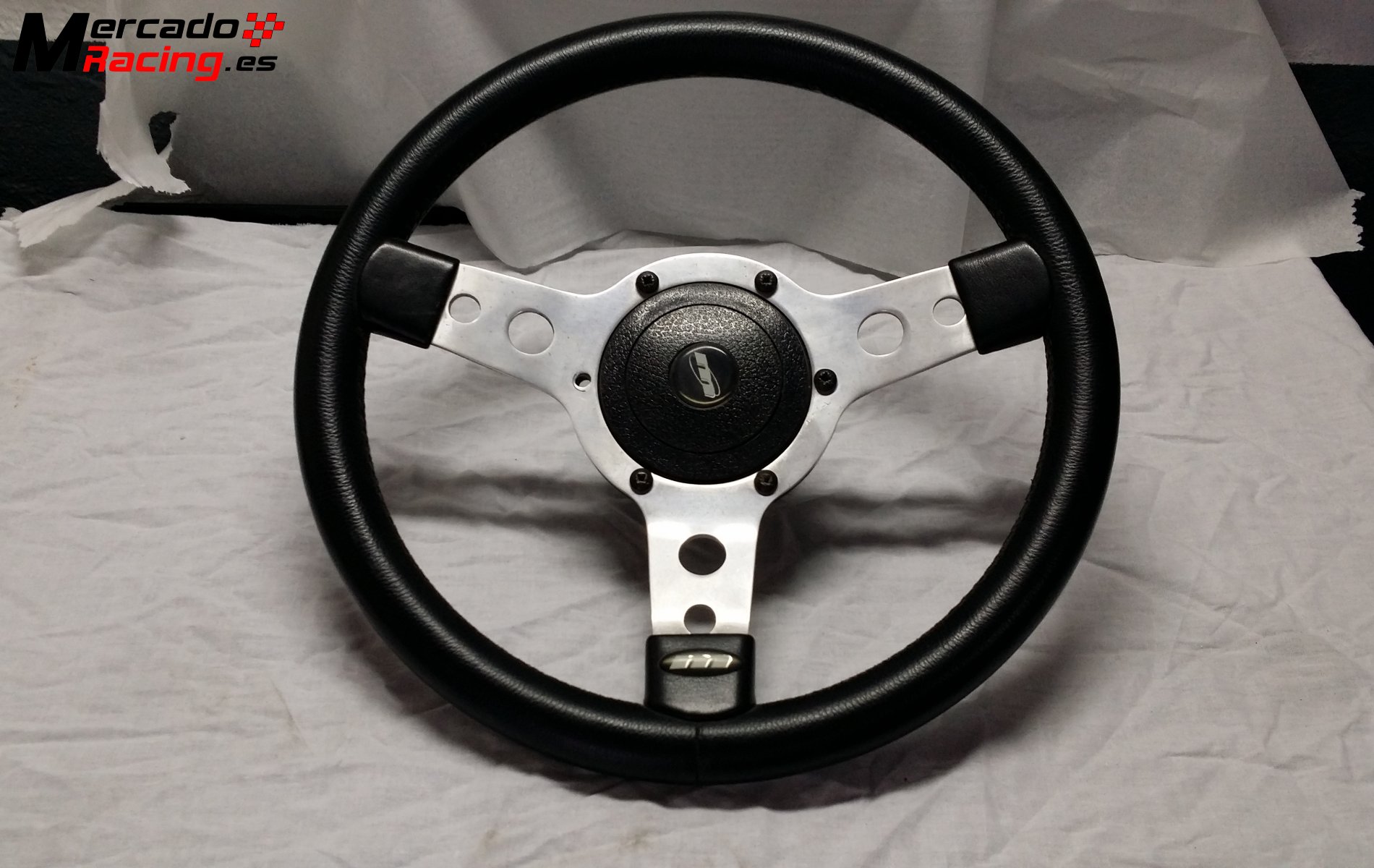 VENDO VOLANTES DE DIFERENTES VEHICULOS