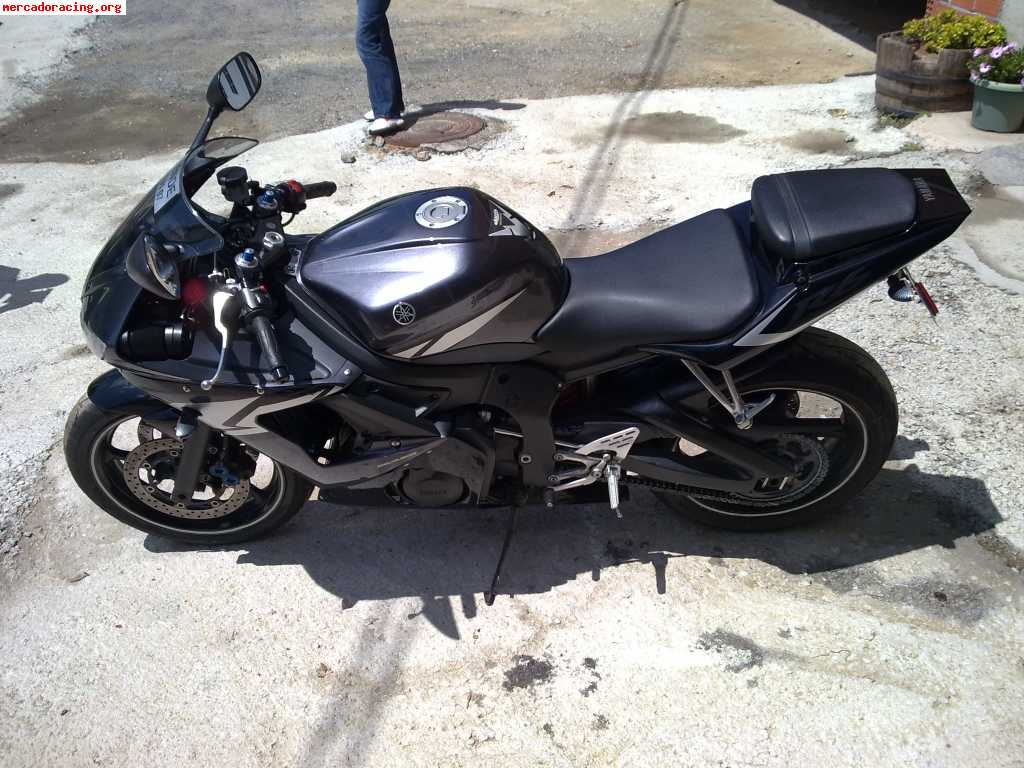 Vendo Yamaha R6 2004 Vendo Yamaha R6 2004